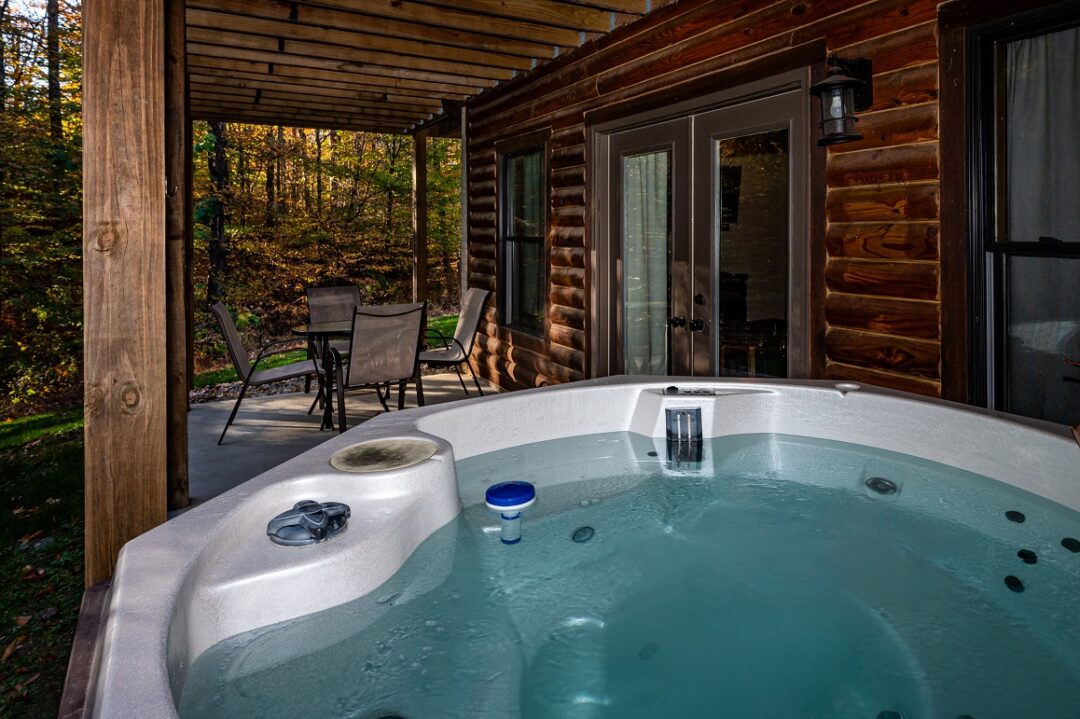 3 Irish Sons Hot tub Log Cabin - Brown County Indiana