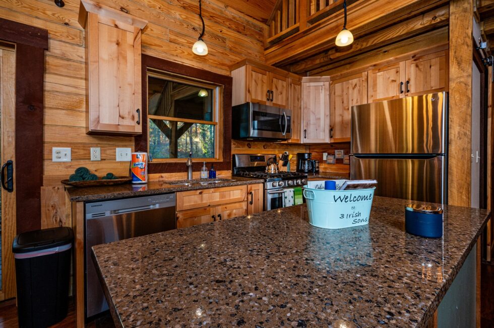 3 Irish Sons Hot tub Log Cabin - Brown County Indiana